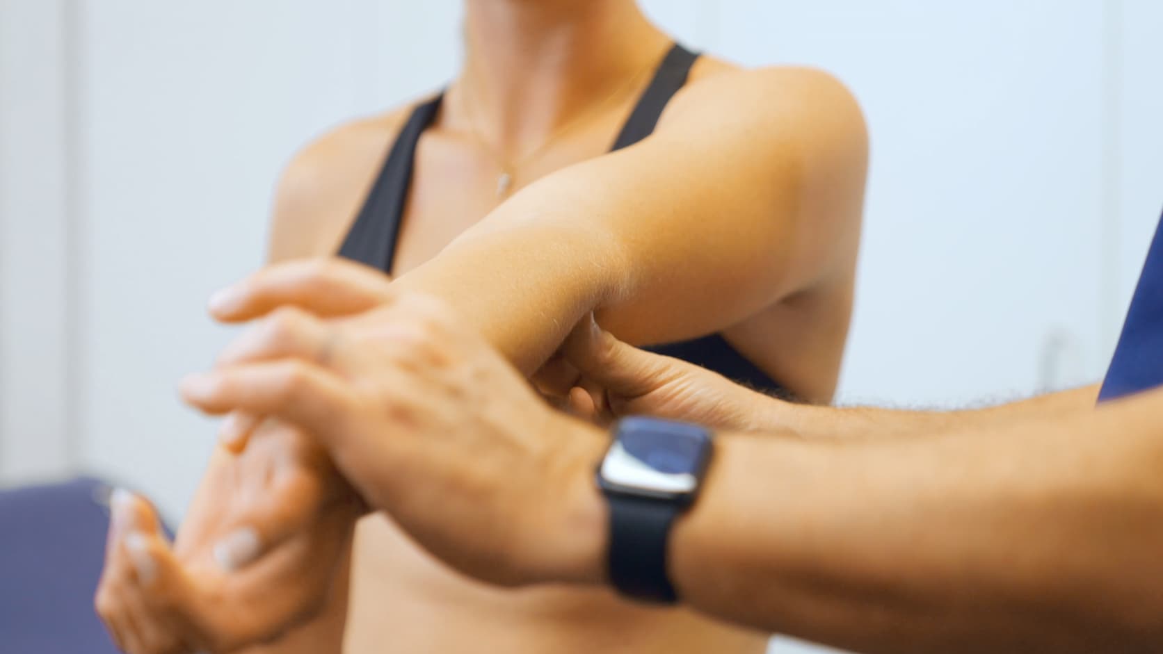 Elbow Hyperextension Taping – Protection & Range Limitation - GoLevita