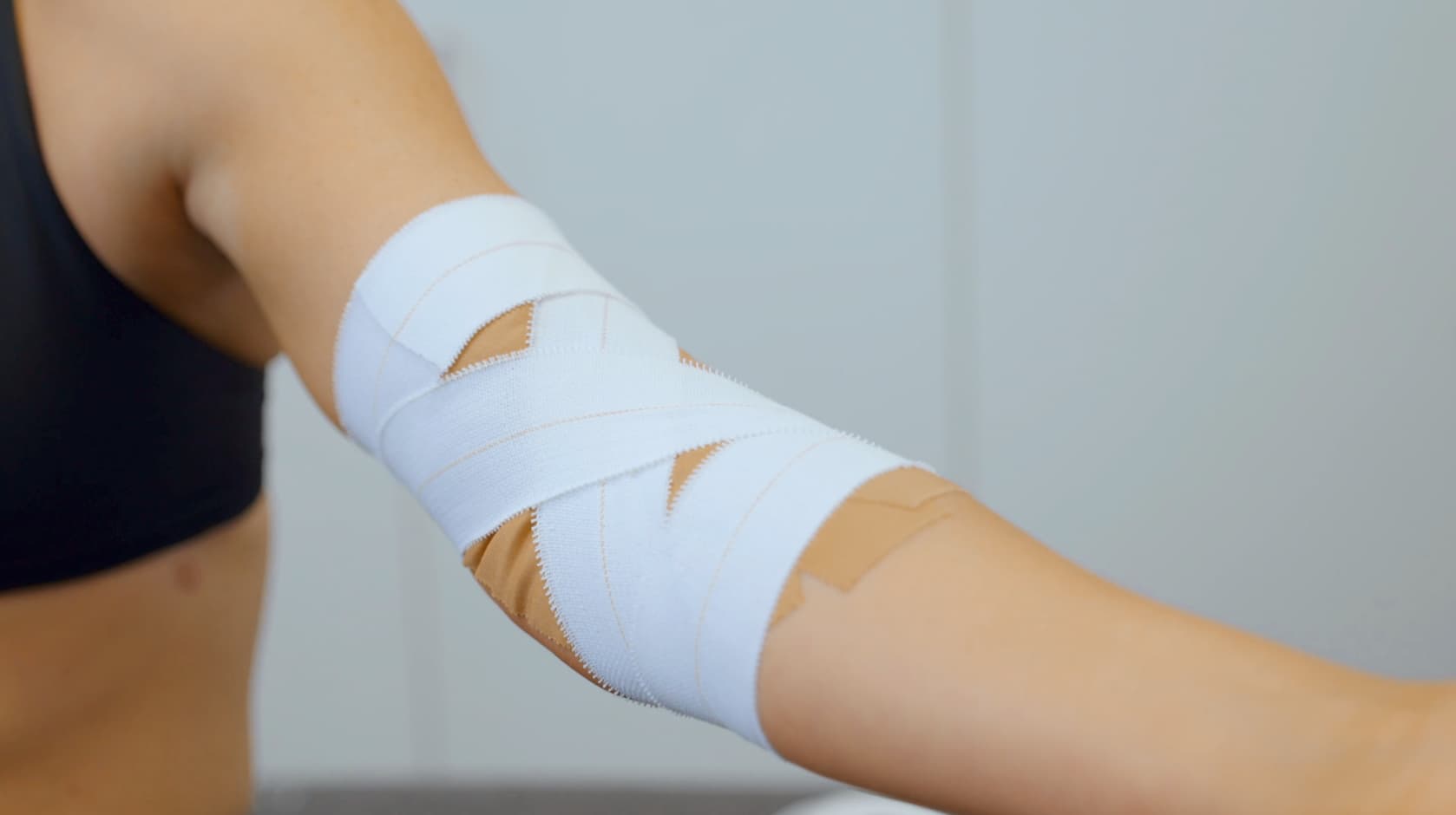 Elbow Hyperextension Taping – Protection & Range Limitation - GoLevita
